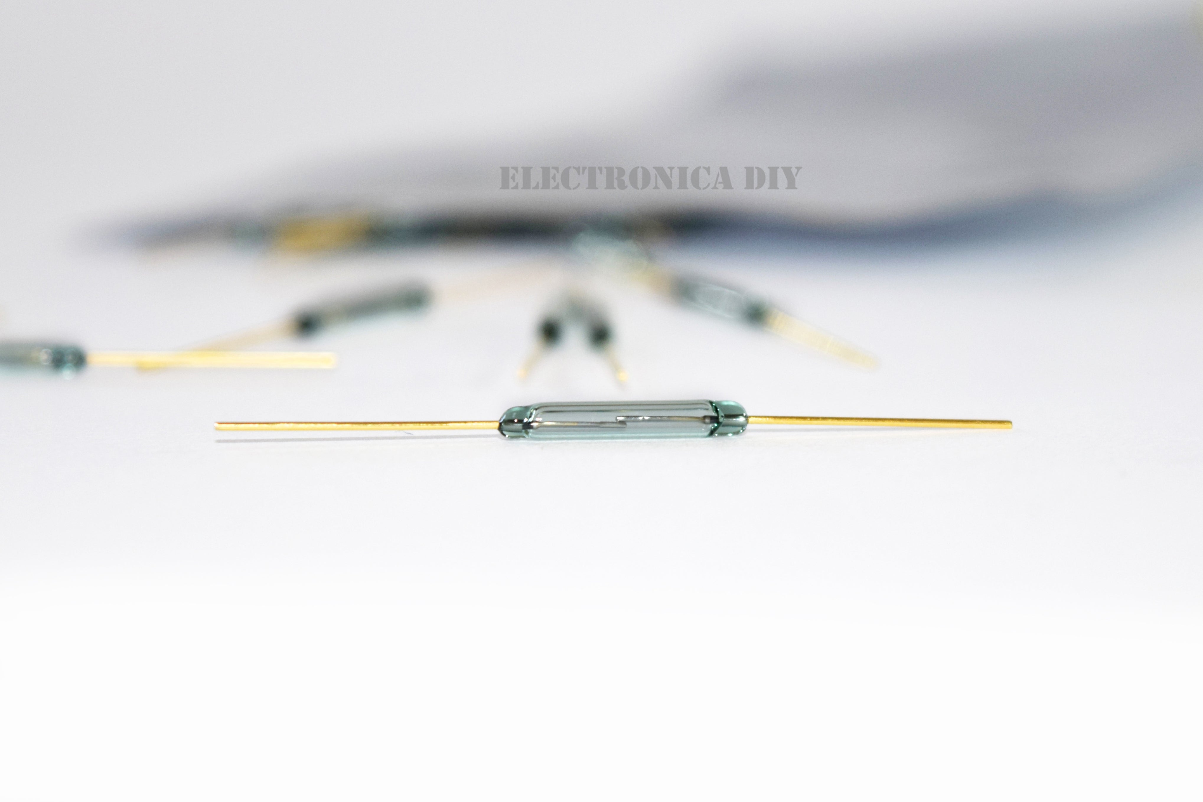 Switch Magnético 2X14 MM - Electrónica DIY Guatemala