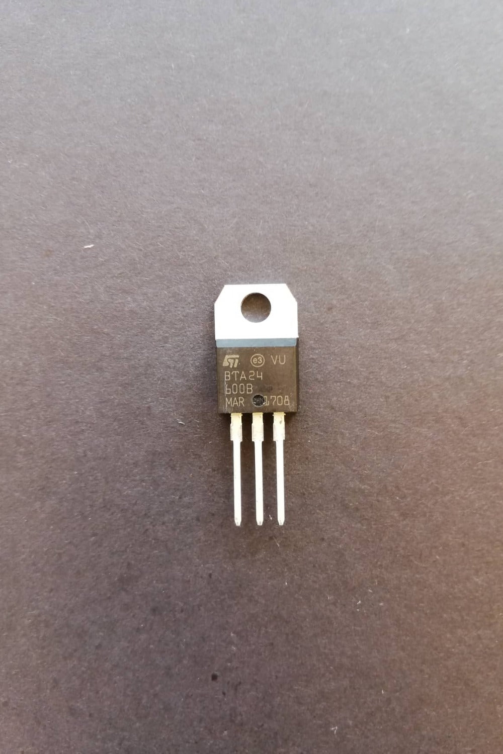 Triac BTA-24 (25 Amp 600V) - Electrónica DIY Guatemala