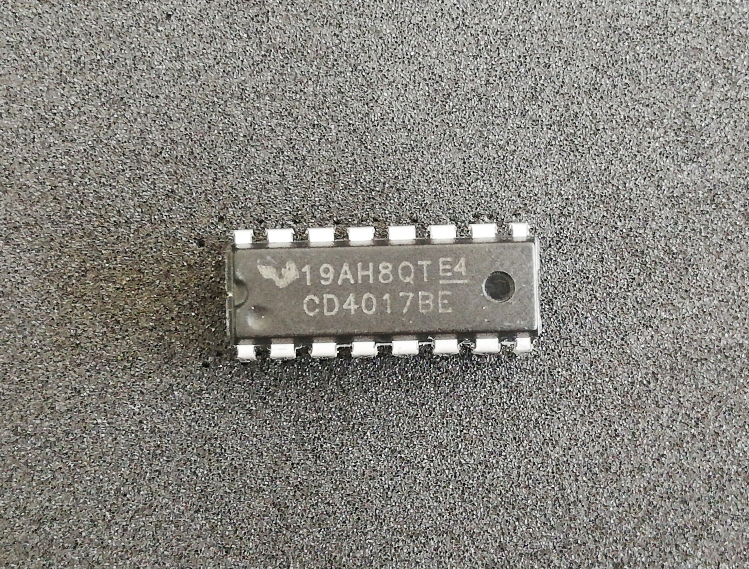 Circuito integrado CD4017 - Electrónica DIY Guatemala